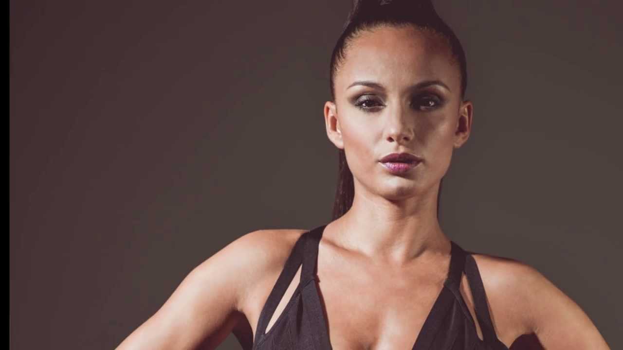 BTS: Photographer Daniel Lopez-Paullada shoots with the Hasselblad H4D-31
