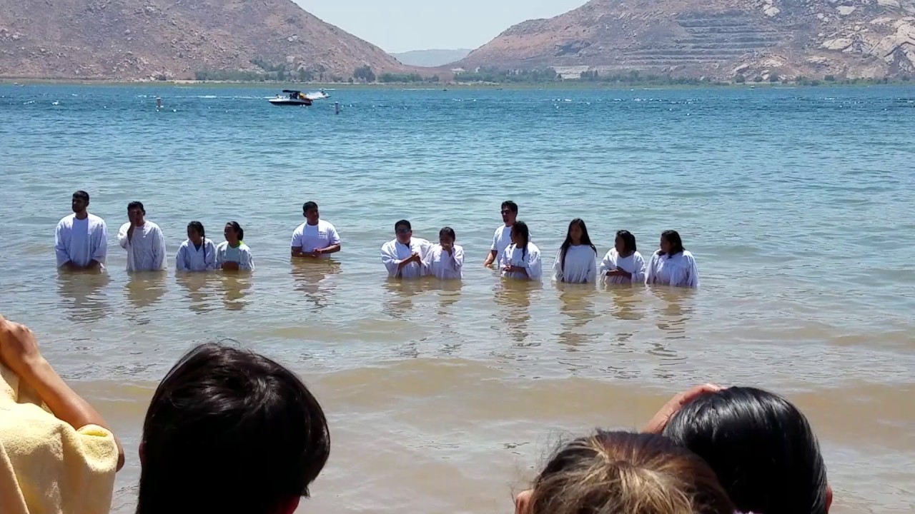 Bautizo en el lago de perris california pura gende de guatemala - YouTube