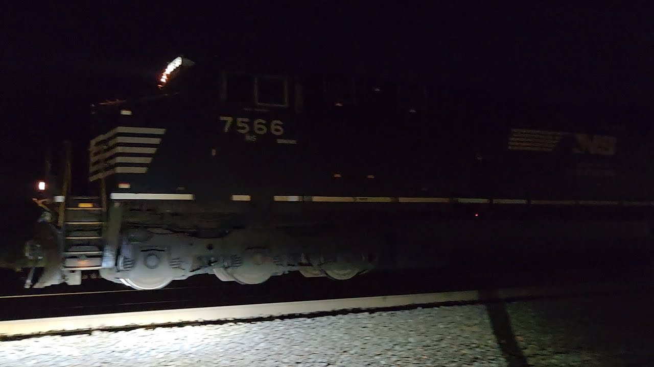 Long Norfolk Southern Auto Rack in Wyomissing - YouTube