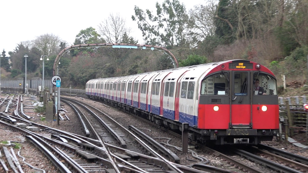 London Underground 1973 Stock 164 and 855 arriving at Ealing Common ...