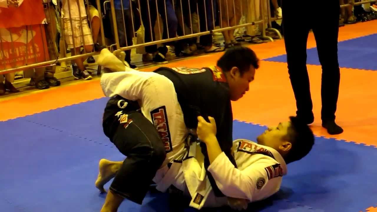 Clarence Kowloon BJJ vs. unknown HKJJ - YouTube