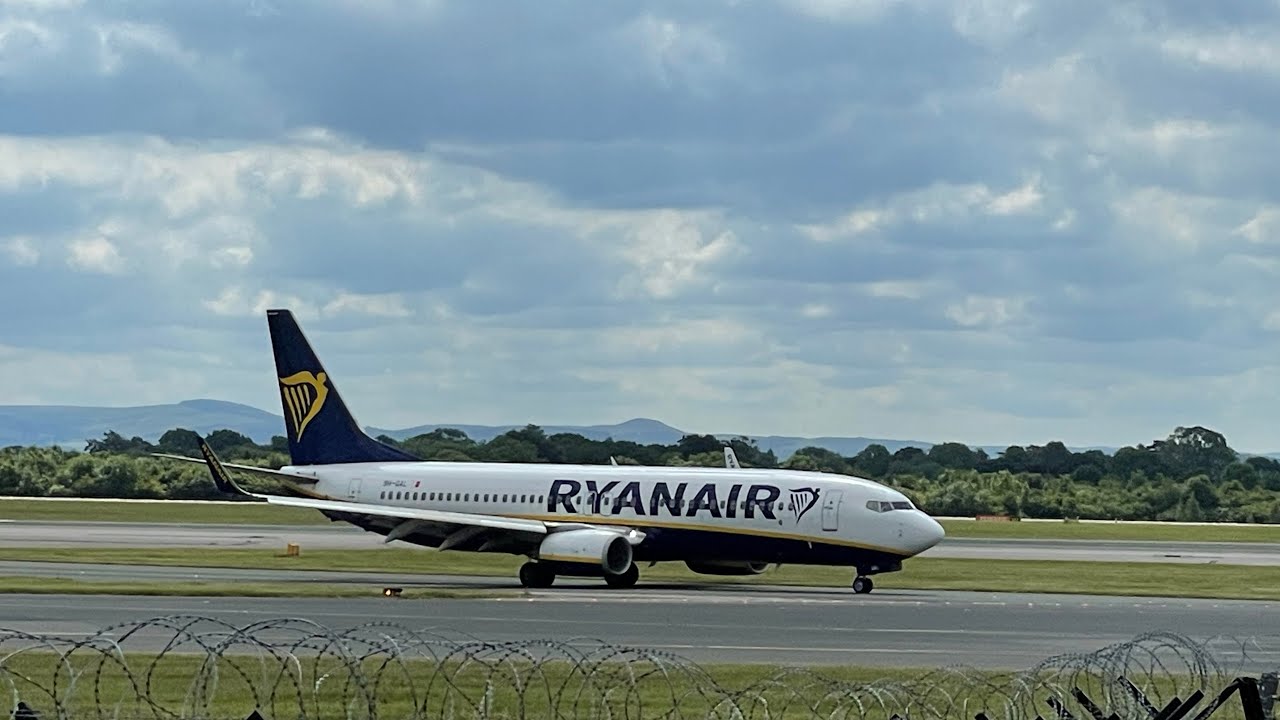Planes @ Manchester Airport Runway Visitor Park - YouTube