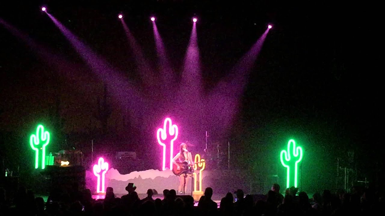 Kacey Musgraves singing "Biscuits" at the Tennessee Theatre 2/27/15 ...