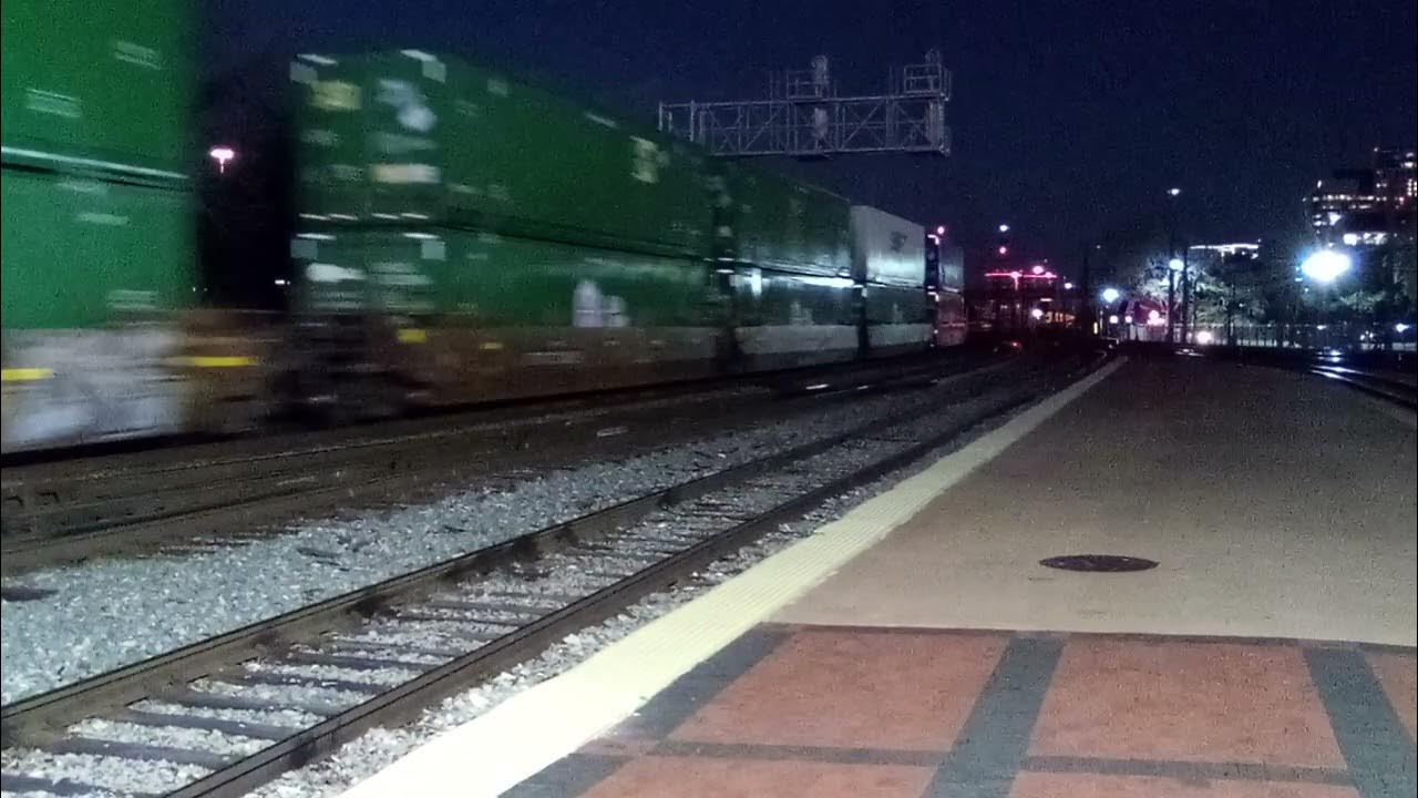 UP 9787 Leads Z-LAMN2 On Track 2 - YouTube