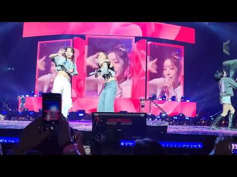 [220224] Twice (트와이스) Nayeon+Momo Likey dance break World tour III Atlanta