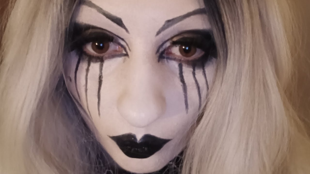 Eyeliner tutorial on how to apply banshee lines AKA TEARS - YouTube