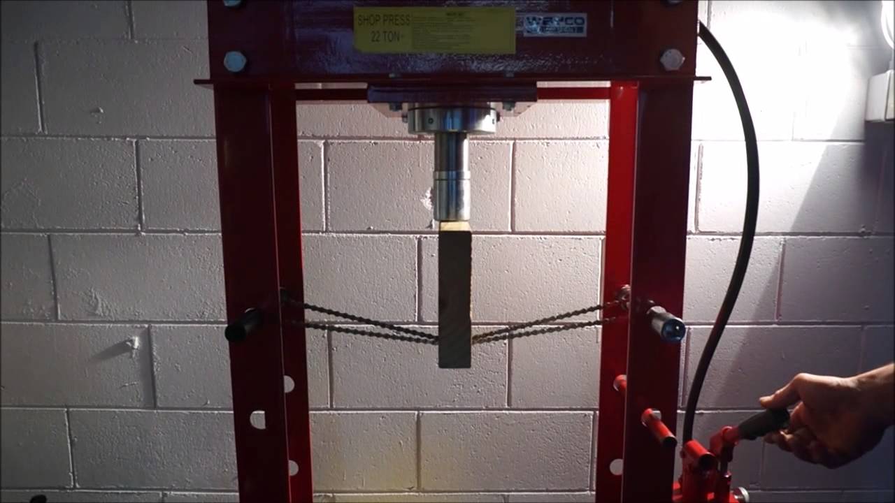 Breaking point. Taya ultra light gold 10 speed bike chain put to the ...