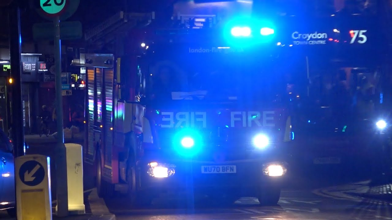 London Fire Brigade, LEWISHAM E211 DPL (Dual Pump Ladder) Appliance ...