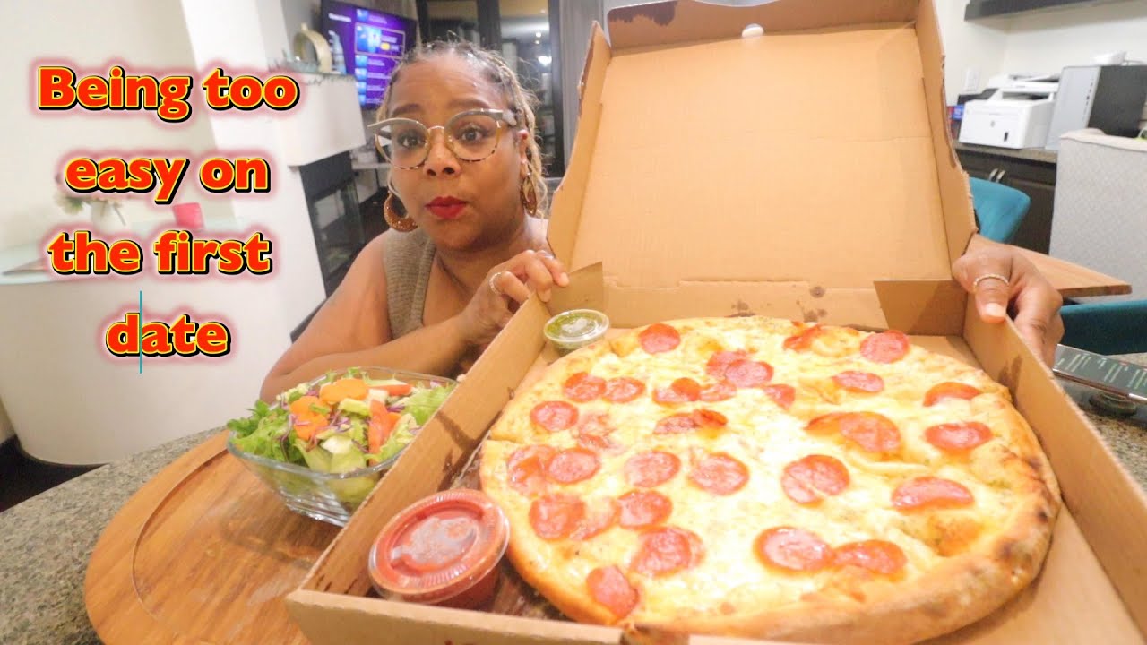 SHOULD YOU NETFLIX AND SMASH ON THE FIRST DATE + PIZZA MUKBANG - YouTube