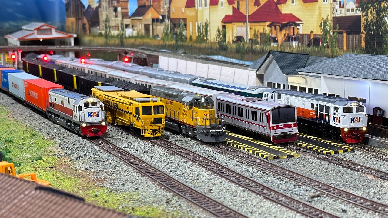Drama kereta api Kuning menabrak kereta MTT hingga terdorong jauh ...