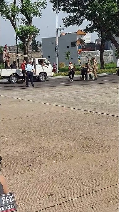 Lagi ada pawai di seputaran Metland dan jalan sekitarnya - YouTube