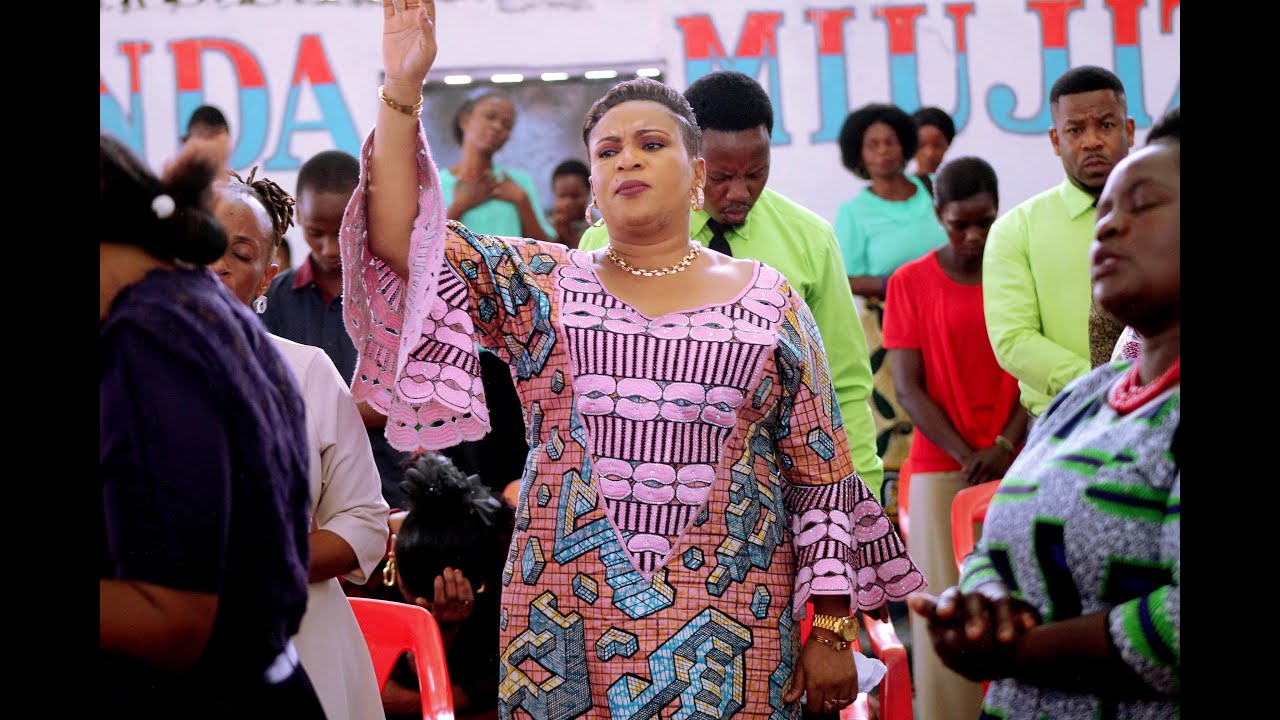 BISHOP ROSE MGETTA ATOBOA SIRI JUU YA UIMBAJI WA MAGGIE MULIRI MRS ...