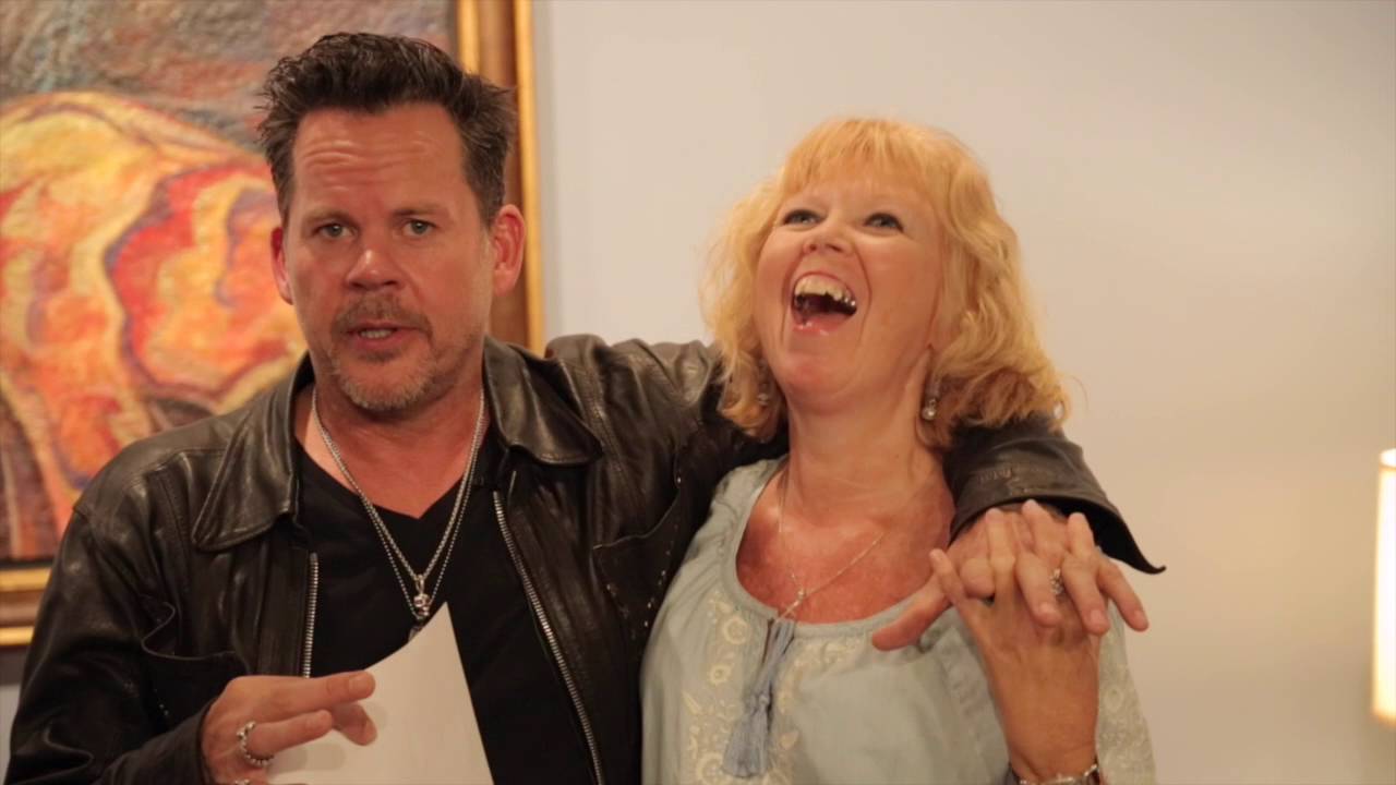 Gary Allan Surprises Biggest Fan at 300th Show - YouTube