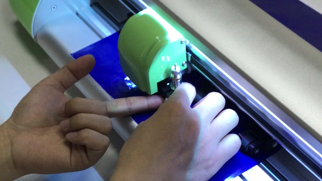 MOMO Cutting Plotter Install the blade - YouTube