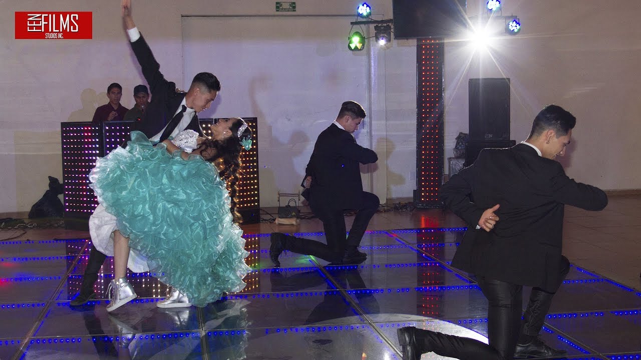 XV Laura Paloma Vals Adele Set Fire To The Rain - YouTube