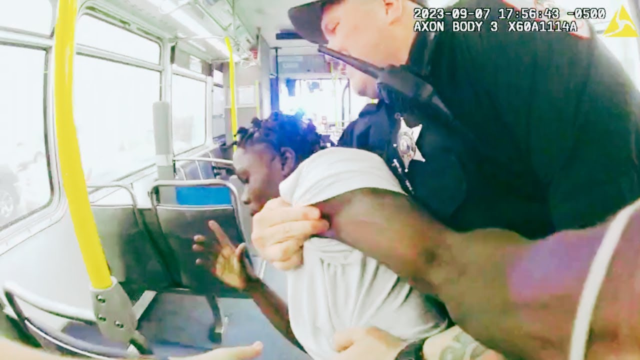 Chicago Goon Thinks He Can Shoplift Without Consequences - YouTube