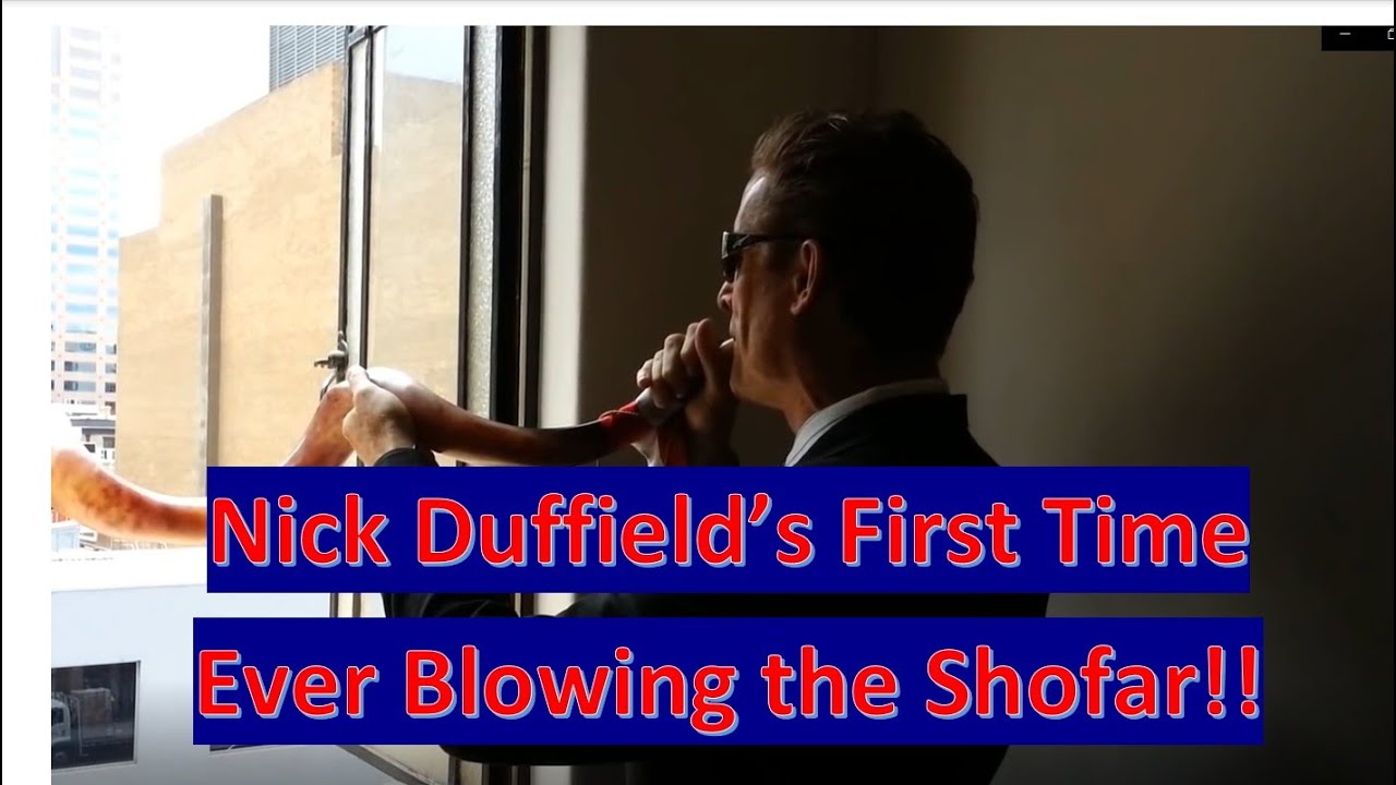 Nick Duffield - First Time Blowing Shofar (Amazing Talent) - YouTube