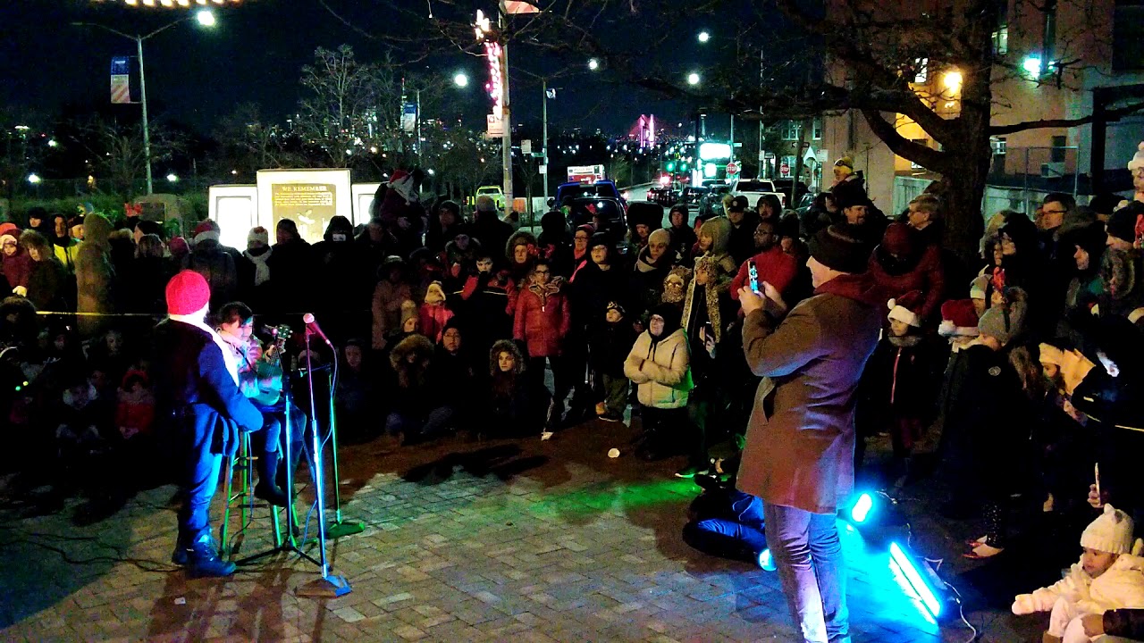 L16 CAPTURES A CHRISTMAS TREE LIGHTING - YouTube