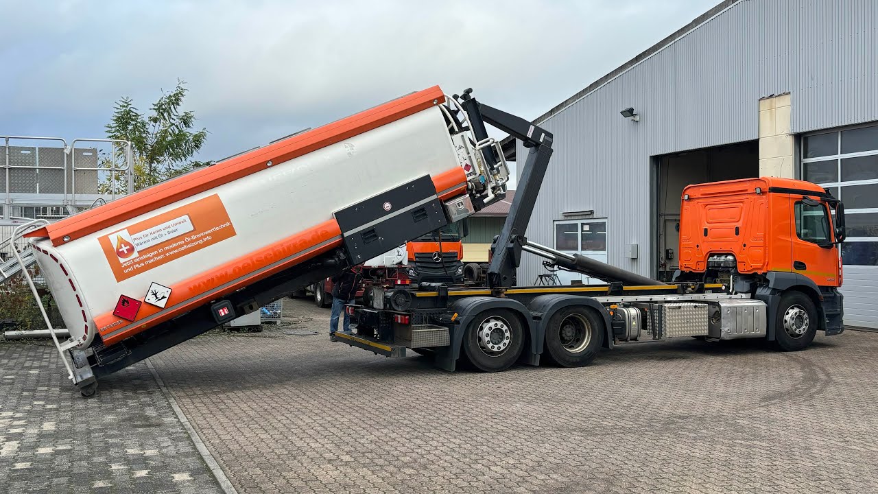 Hakenlift Tankaufbau Esterer | MB Actros 2536 #truck #mercedes - YouTube