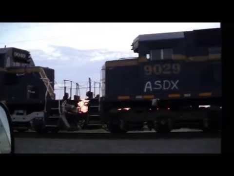 CSX train L595 with 4 Morrison Knudsen/ASDX units in tow - YouTube
