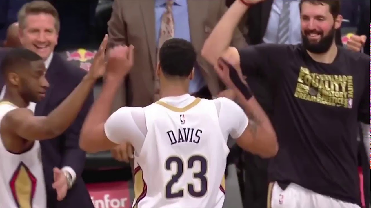 Anthony Davis half court shot to end the 1st quarter - YouTube