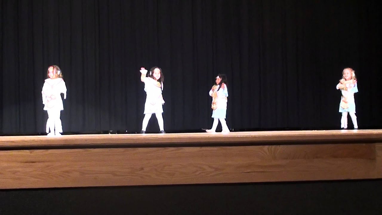 Peyton dance recital "Walk like an Egyptian" - YouTube