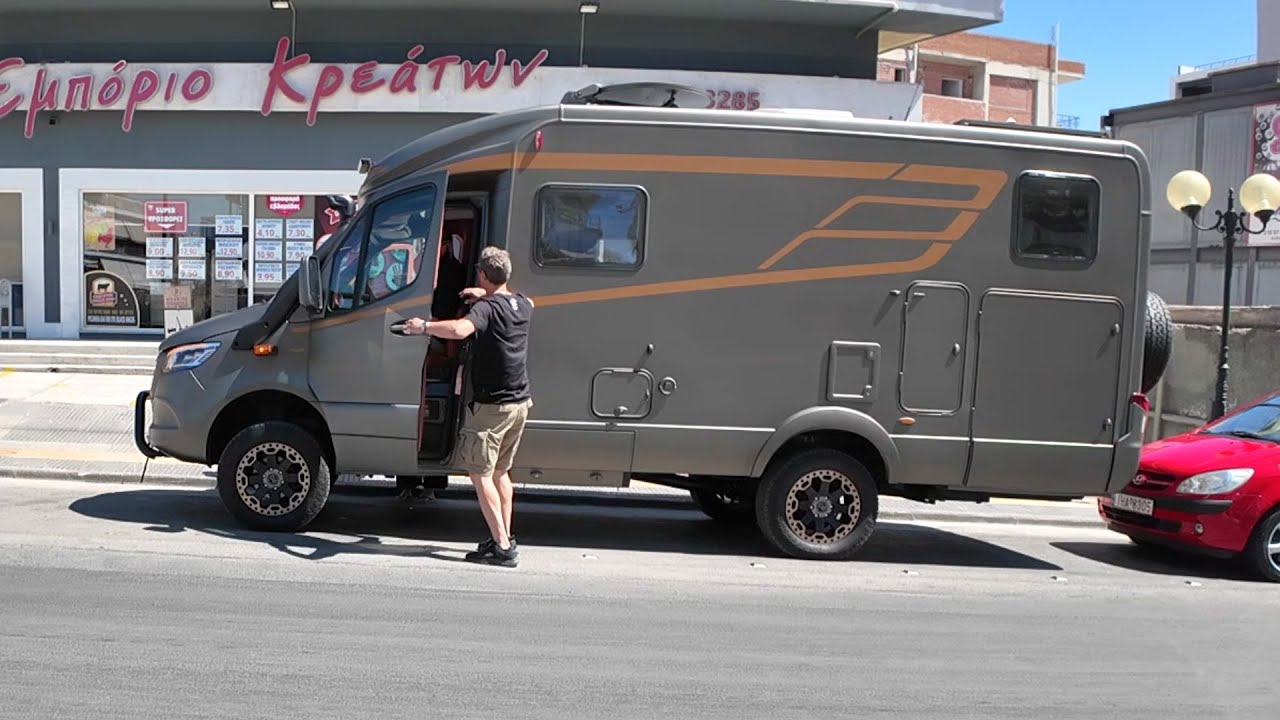 με camper στο κέντρο της Αθήνας κόβουμε βόλτες σαν να είναι παπί - YouTube