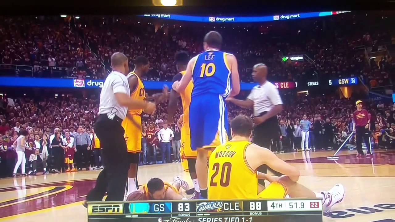 LeBron James Slides into Steph Curry - YouTube