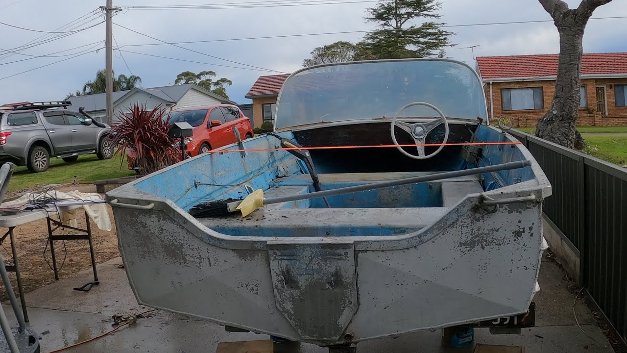 Doing up a tinny - YouTube