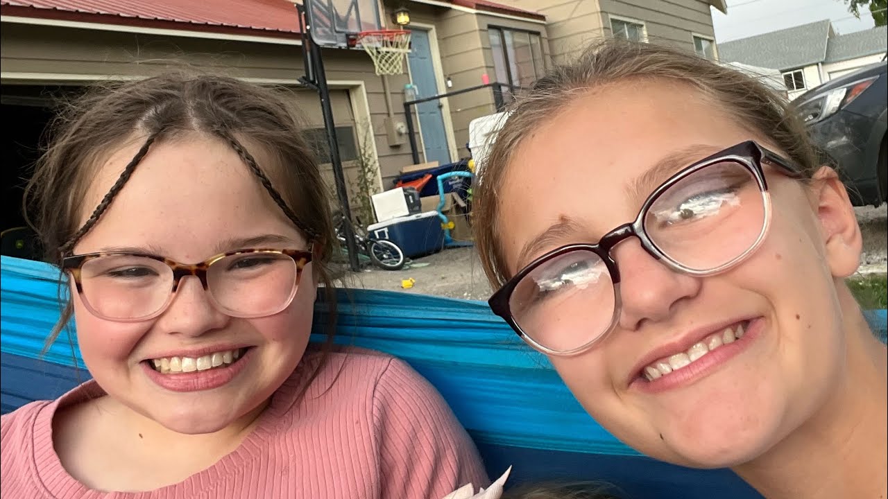 Blindfolded Make up challenge goes wrong - YouTube