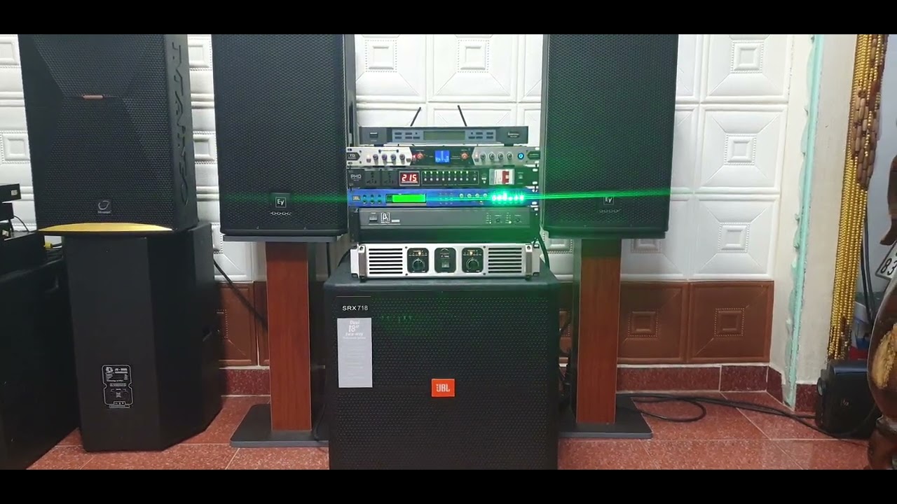 Loa EV Electro-Voice ELX112 - YouTube