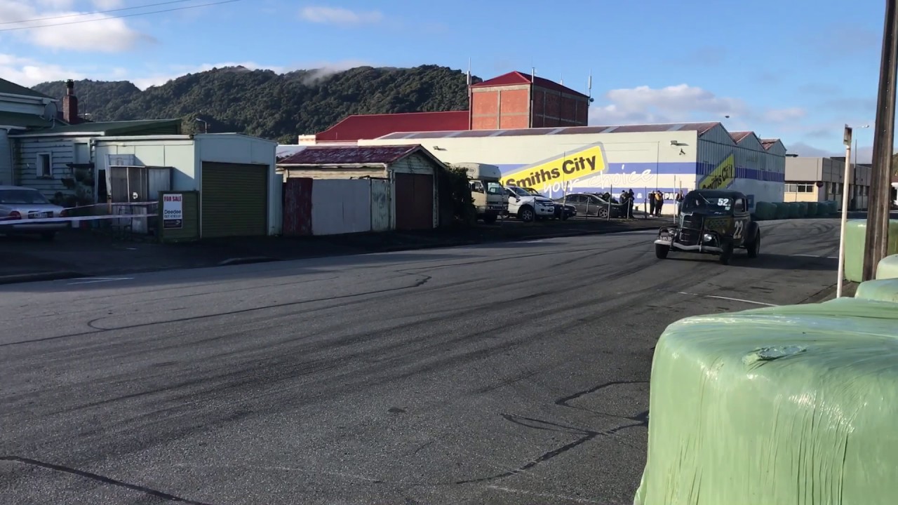 Joe Gillman #22 1935 Ford V8 Coupe Greymouth Street Sprints 2017 - YouTube