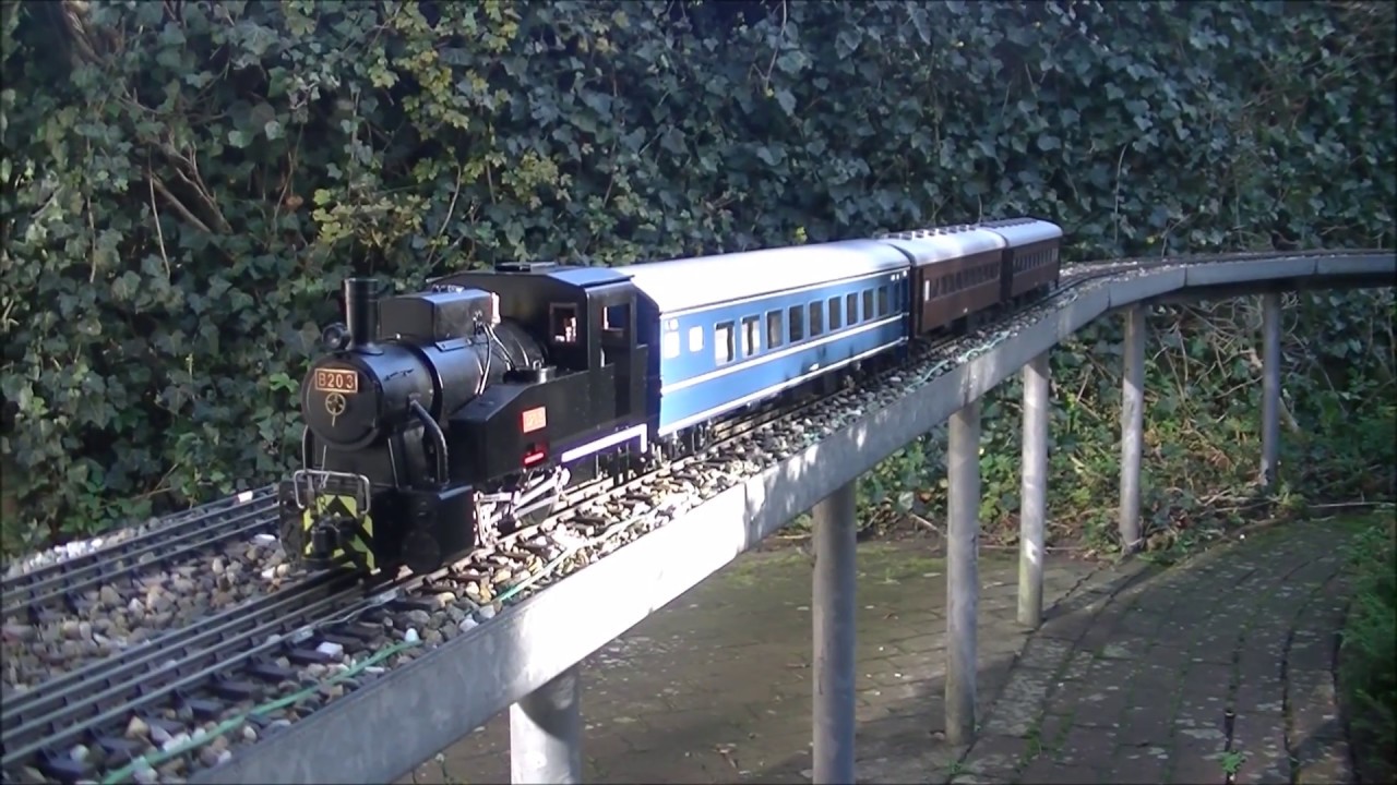 ASTER JNR B20 live steam on a cold windy day - YouTube