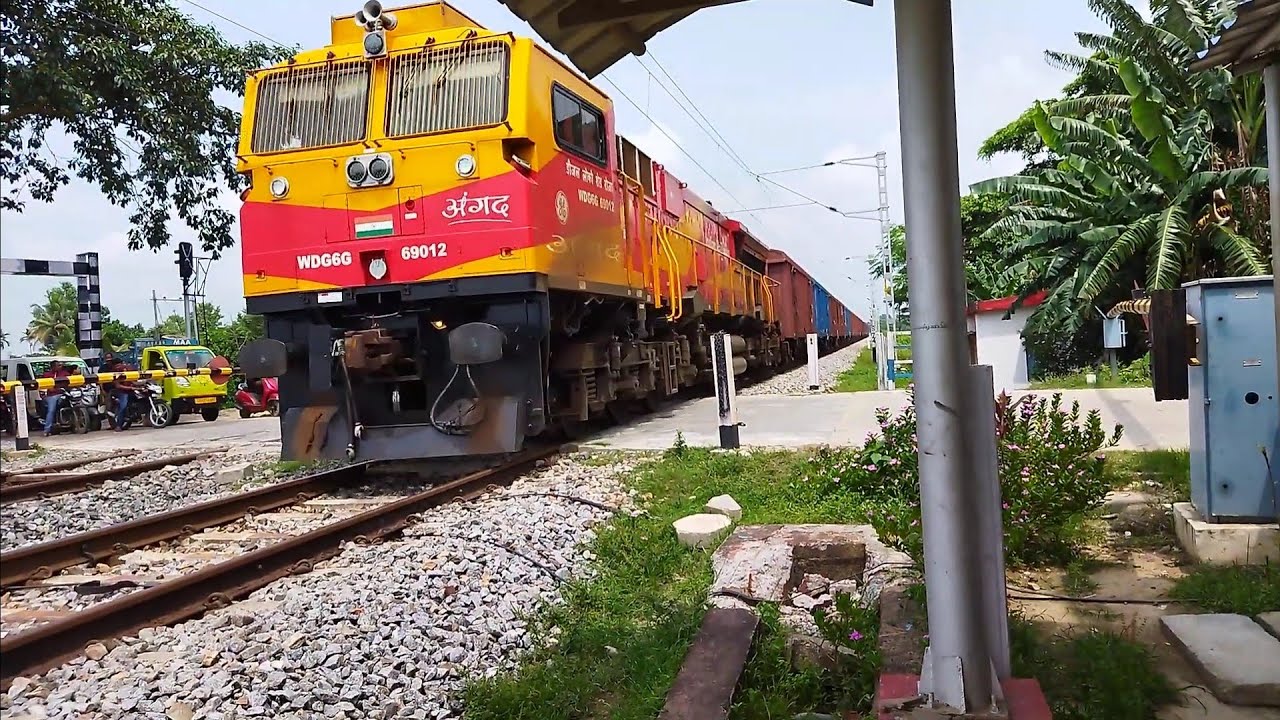Wdg6g 69012 अंगद / Most Powerful Diesel Locomotive / Indian Express ...