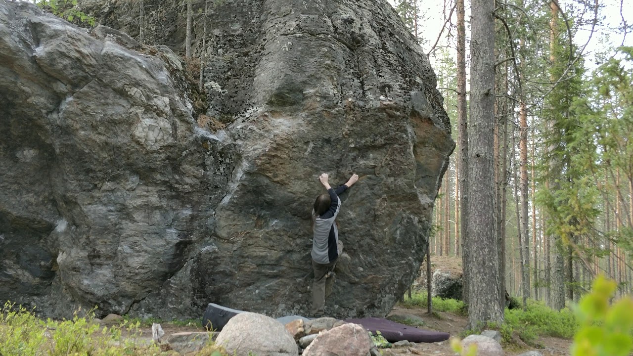 Crimping and scrathing. Bouldering in Rovaniemi - YouTube