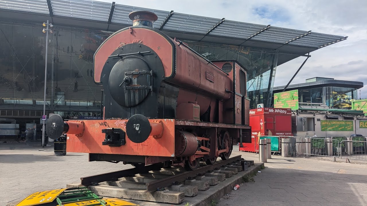 The Tank Engine in the middle of London - YouTube