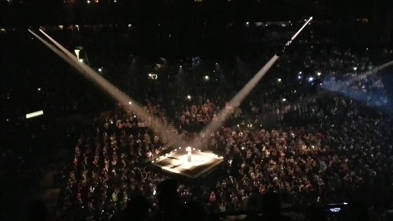 Adele live Hello 10/15/16 - YouTube