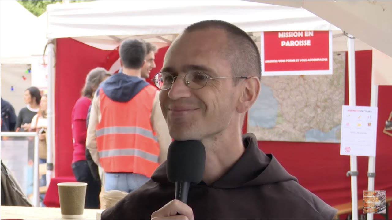 Frère Jean Raphaël de la Communauté des Carmes Déchaux - YouTube