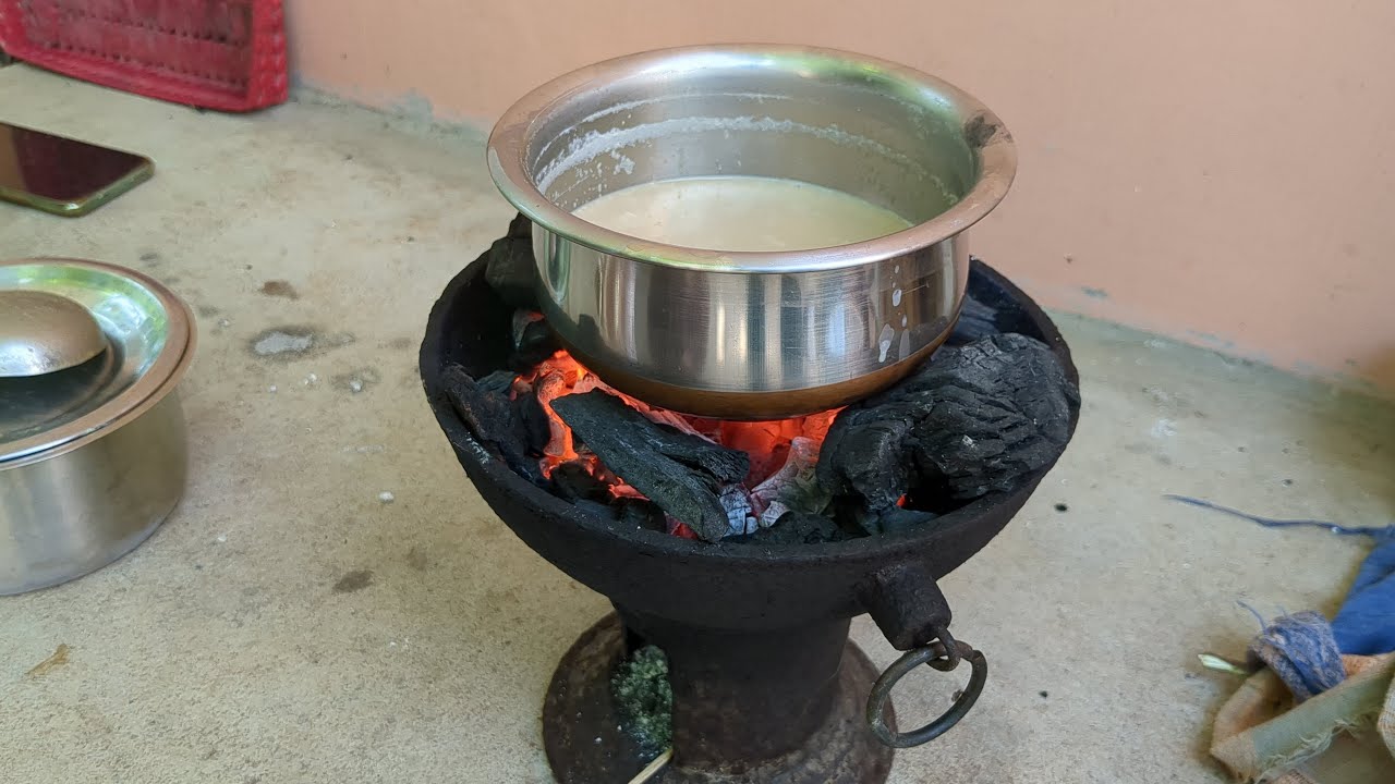 Gas khali! Back-up plan? Kari Aduppu / Kummuti / Traditional Iron Stove ...