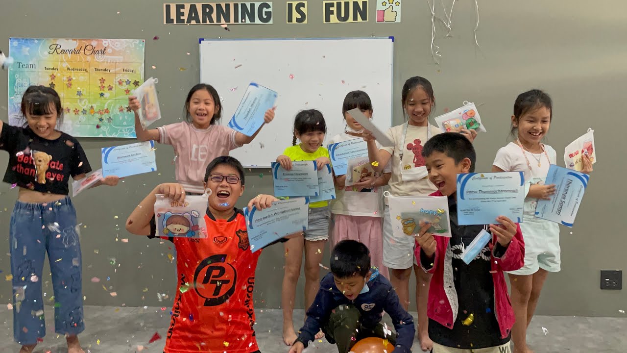 English camp games. Rubber band relay with a twist challenge - YouTube