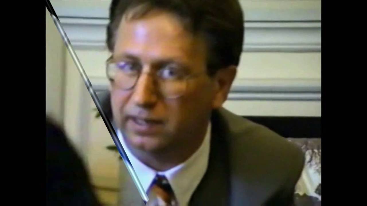 Roger Möller y Manuel Bustos en local de la CUT Chile. 1995-04 - YouTube