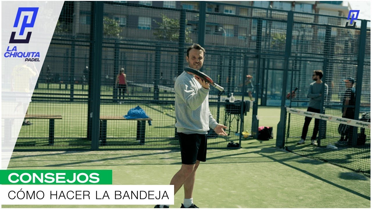 Consejos: Cómo hacer la bandeja en el pádel - YouTube