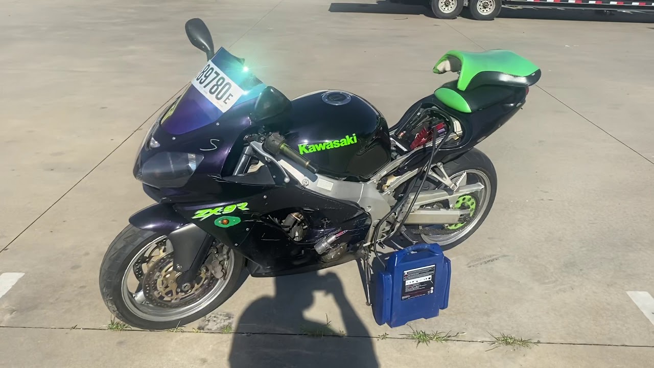 Lot # 38989780/2000 Kawasaki Zx900 - YouTube