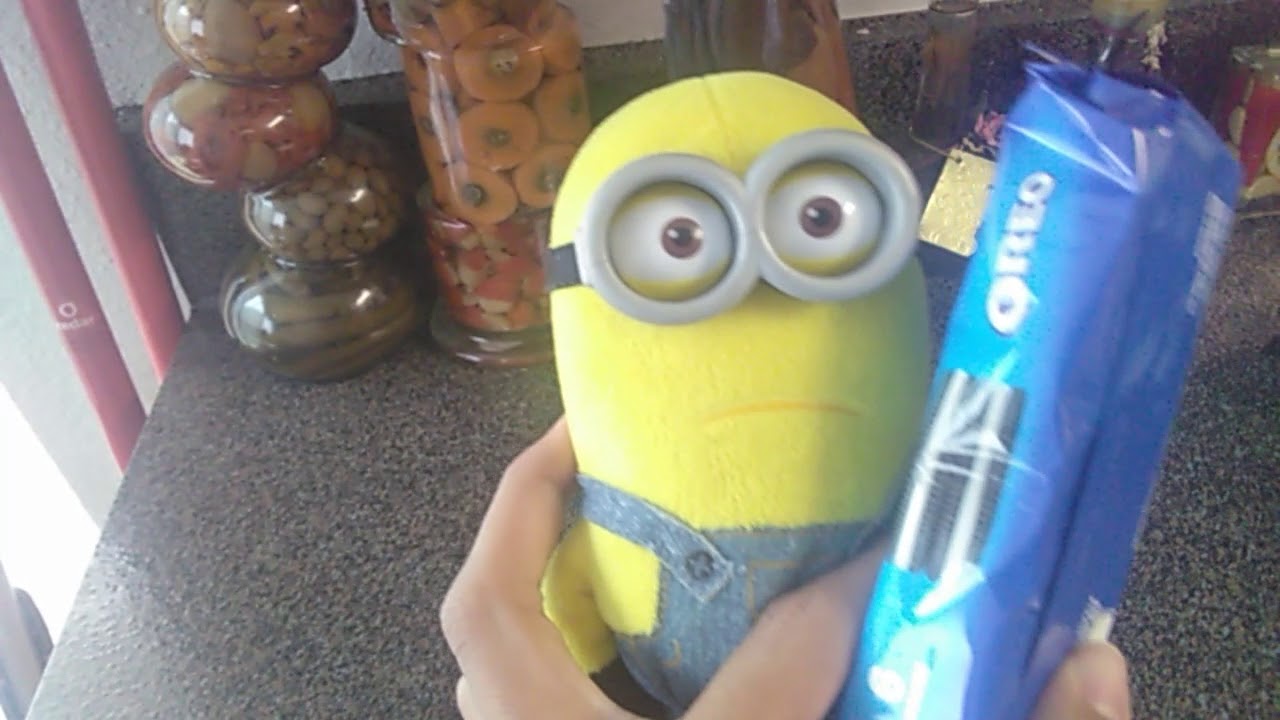 How To Eat An Oreos - YouTube