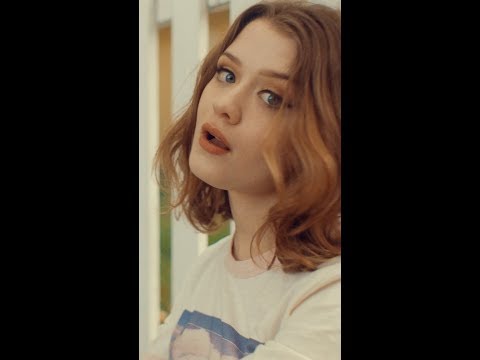 Maisie Peters - Stay Young - Vertical Video