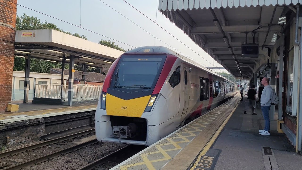 Stansted Express flyby at Shenfield (Greater Anglia Class 745/1 FLIRT ...