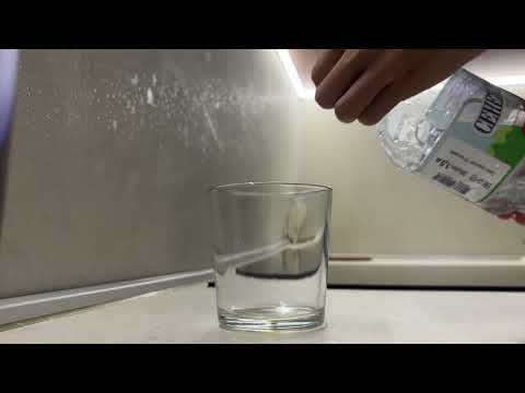как налить воду в стакан?
