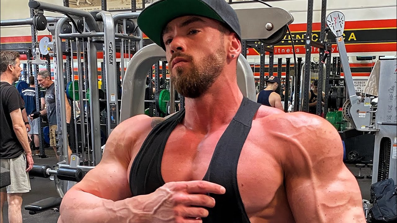 Training chest and triceps with mike at 4weeks out - YouTube