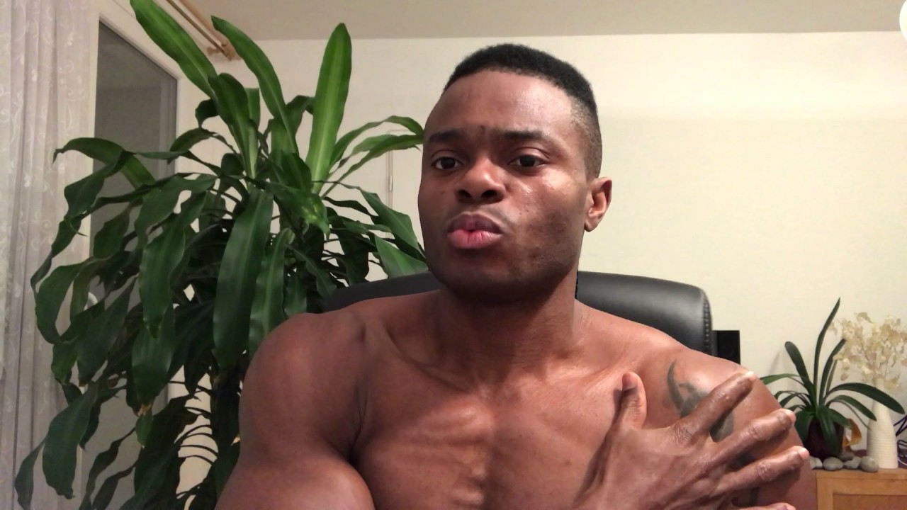 NIGERIAN SEXY BODYBUILDER FLEX AT HOME - YouTube