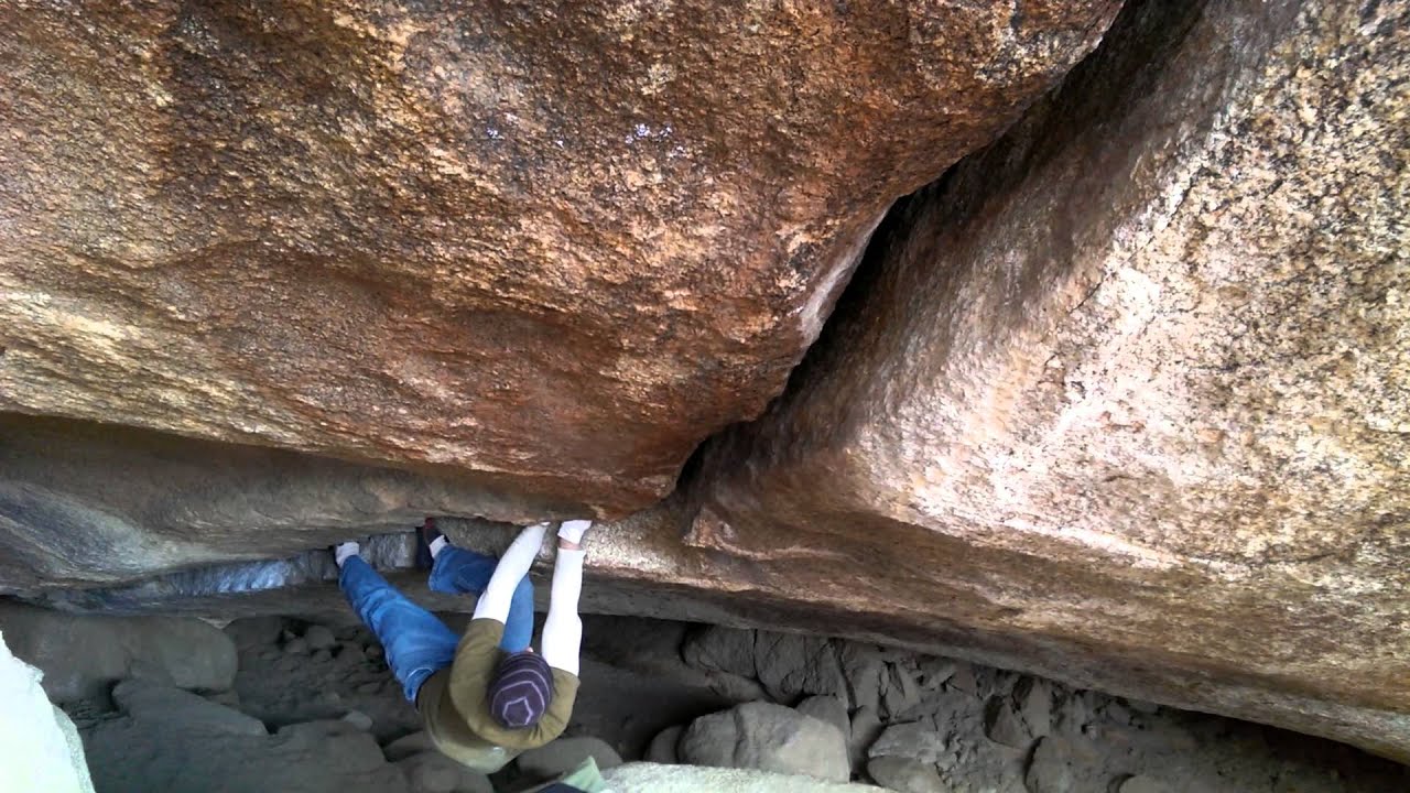 Big Bob's Big Wedge offwidth crack in Joshua Tree - YouTube